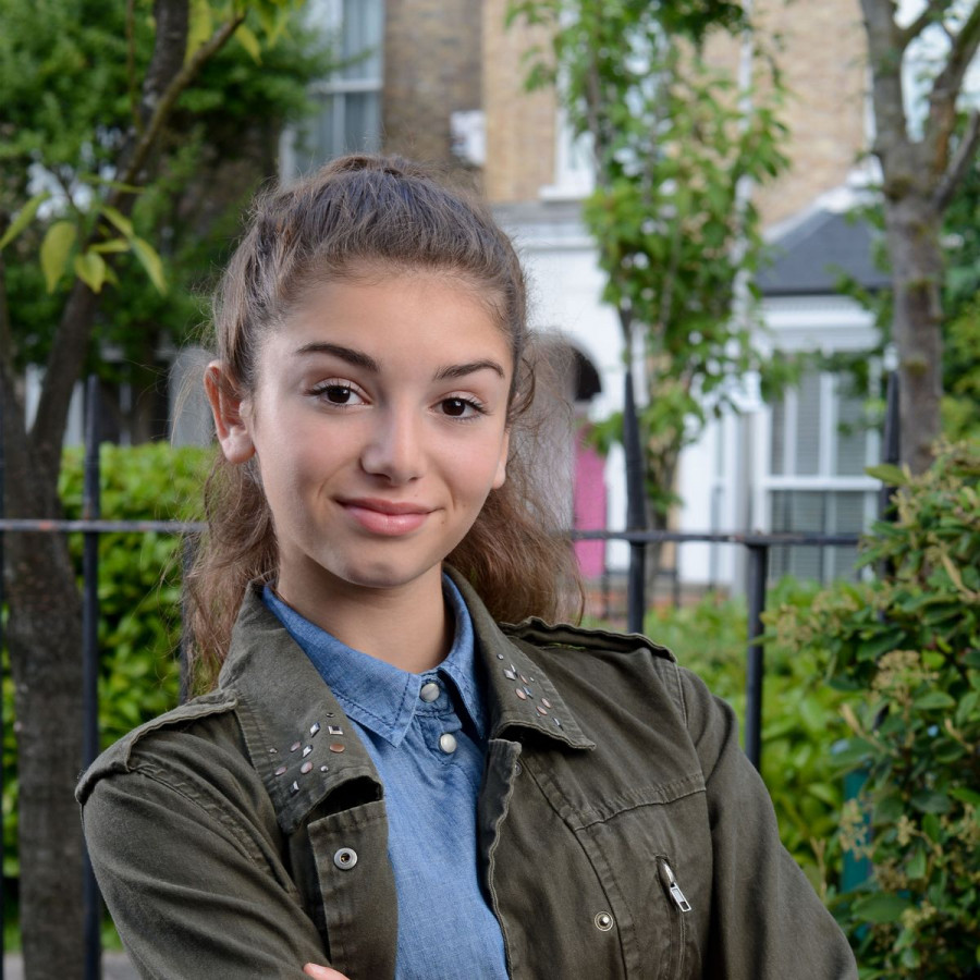Who is Mimi Keene from 'Sex Education'? Boyfriend, Family