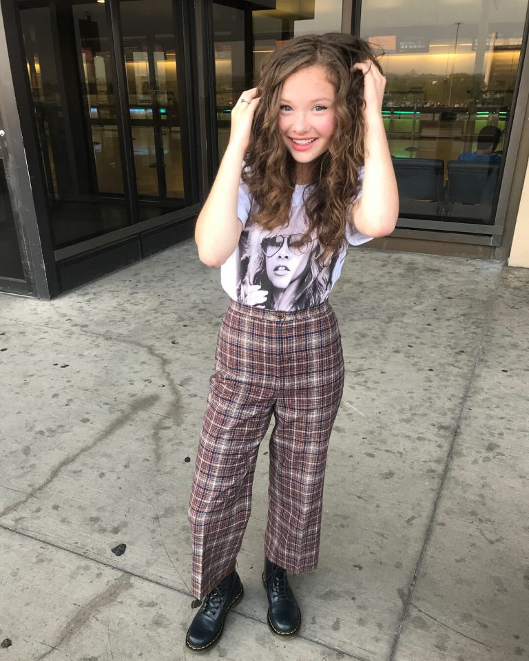 All About Zoe Margaret Colletti - Age, Height, Family, Wiki