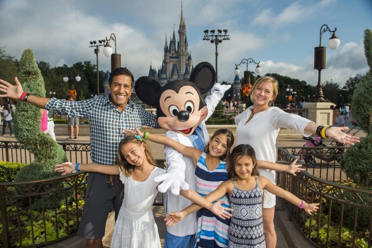 Who is Sanjay Gupta's wife? Rebecca Olson Gupta's Wiki