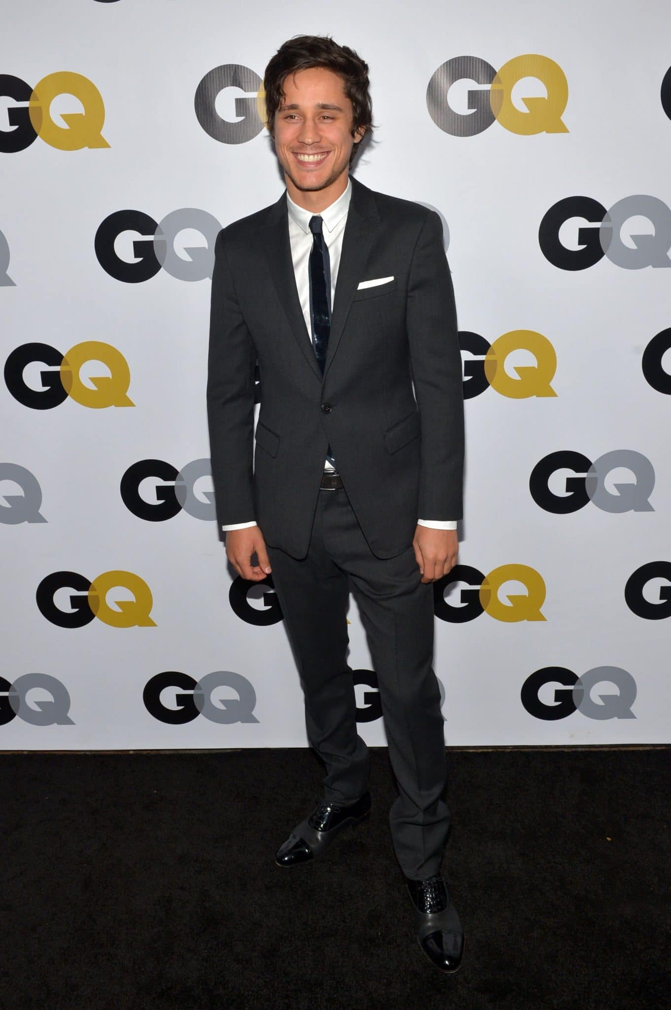 All About Peter Gadiot - James Valdez on 'Queen of the South'