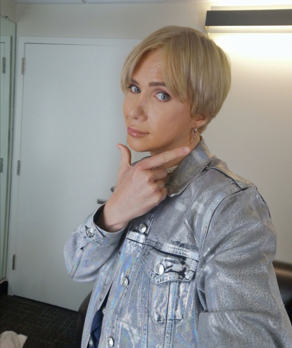 Oli London's Biography: Wife, Net Worth, Plastic Surgery, Age