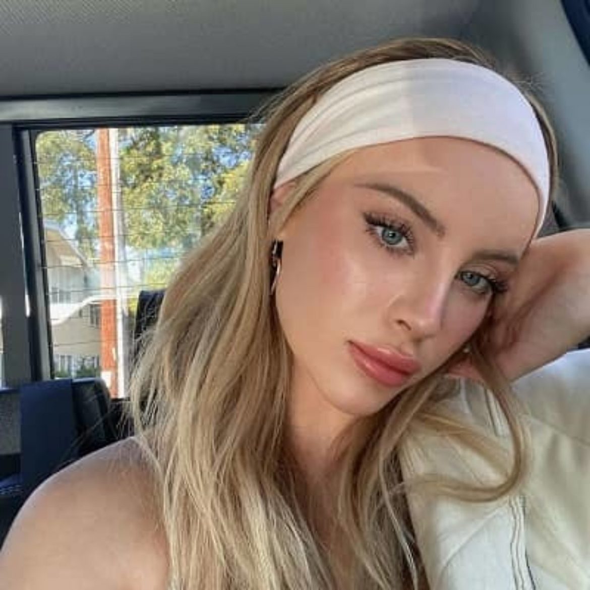 Daisy Keech's Biography: Age, Height, Parents, Boyfriend, Salary