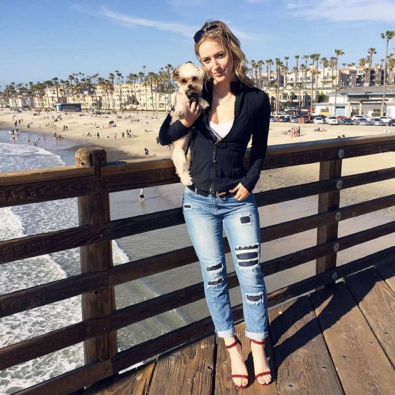 Who is Sarati? How old is she? Age, Boyfriend, Measurements