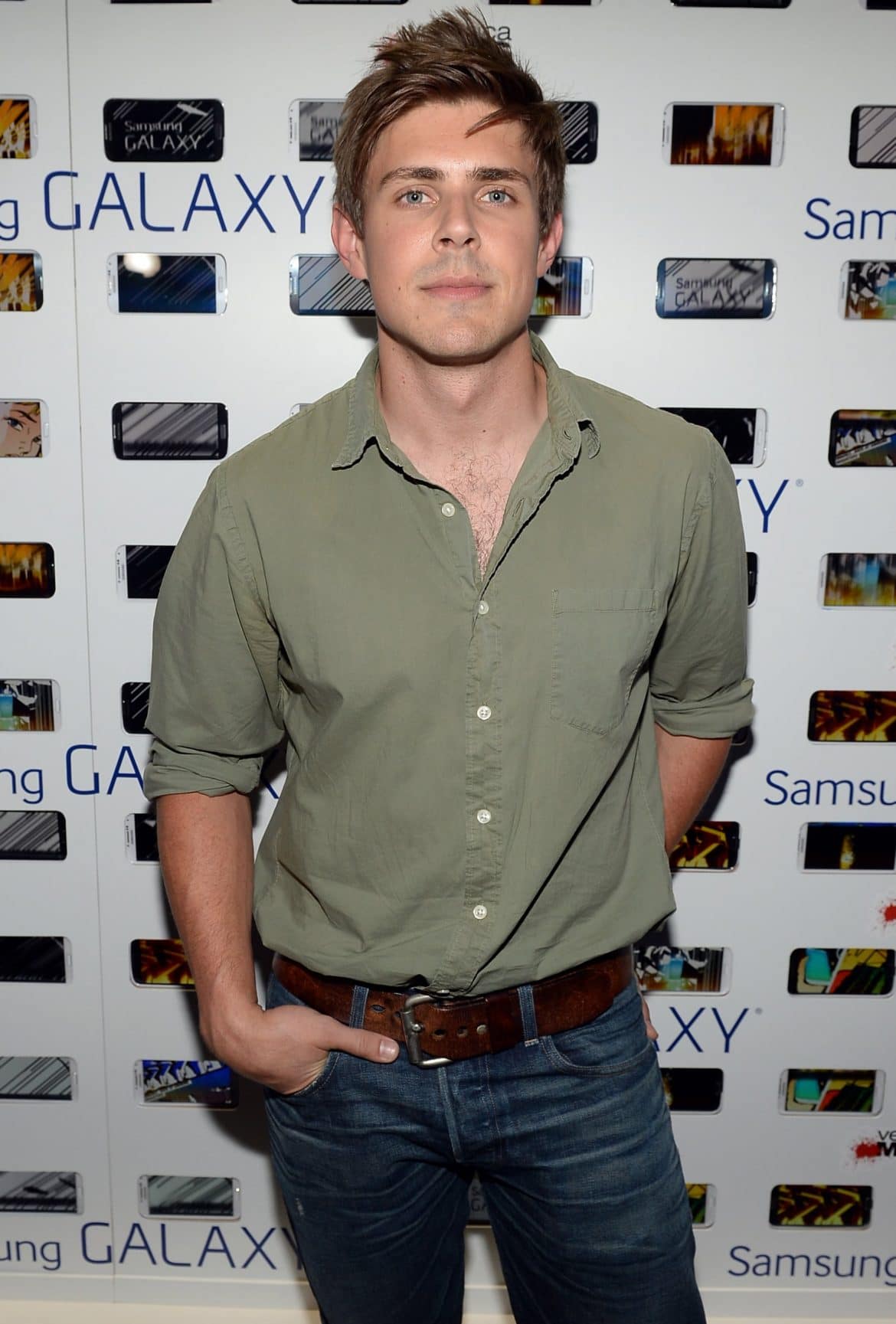 Chris Lowell's Wife, Net Worth, Height, Girlfriend. Is He Gay?