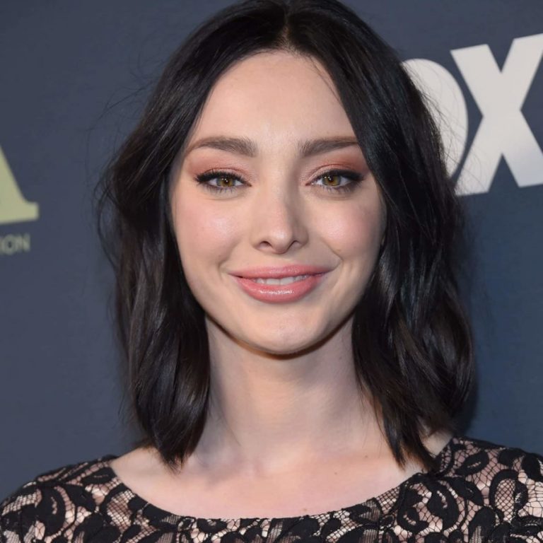 Emma Dumont’s Age, Height, Measurements, Dating, Net Worth