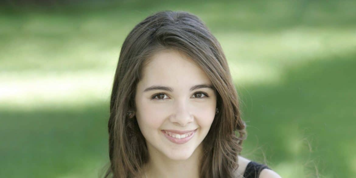 Actress Haley Pullos' Biography: Boyfriend, Measurements, Height
