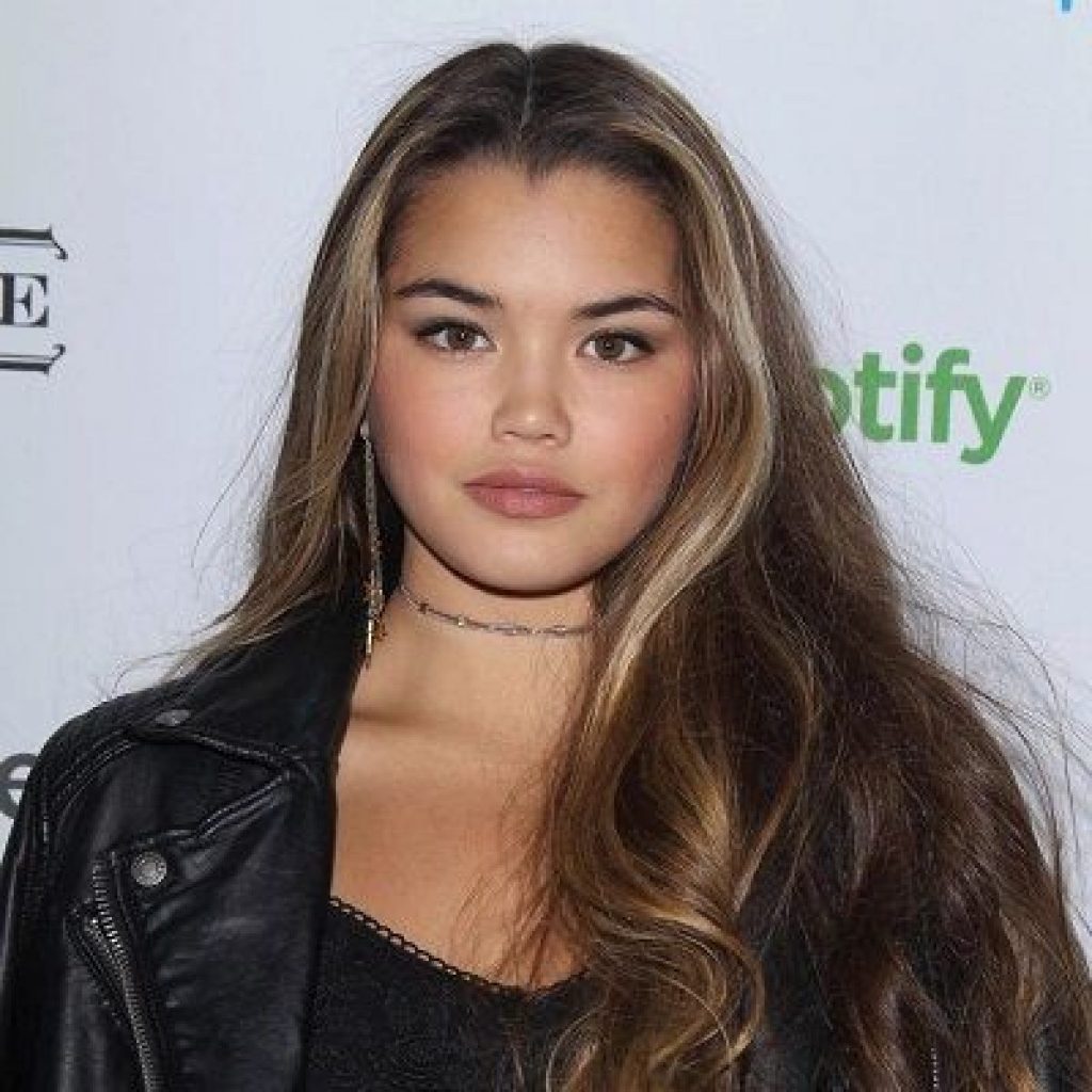 Paris Berelc's Biography: Boyfriend, Parents, Ethnicity, Family, Age