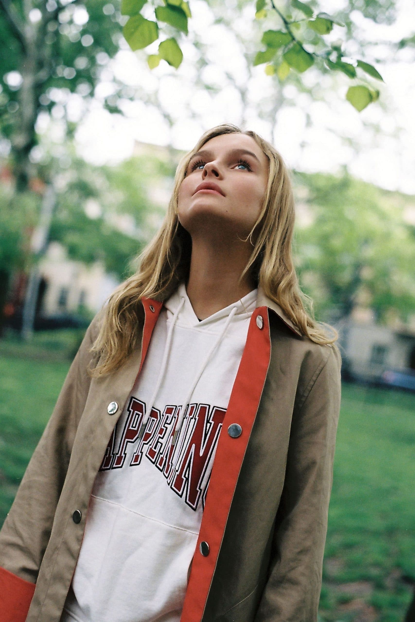 Olivia DeJonge's Biography: Boyfriend, Net Worth, Family, Height