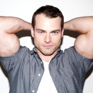 Actor Shawn Roberts’ Wiki: Net Worth, Wife, Height, Is He Gay?
