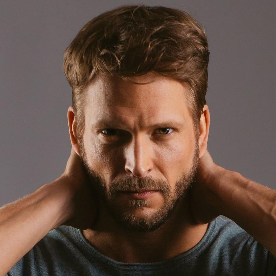 Who is actor Jon Cor Married to? Wife, Height, Net Worth, Wiki