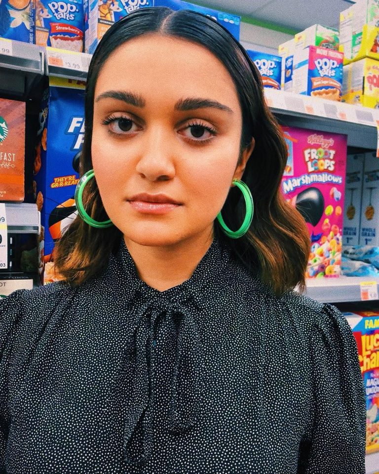Ariela Barer's Ethnicity, Height, Age, Relationships, Net Worth, Bio