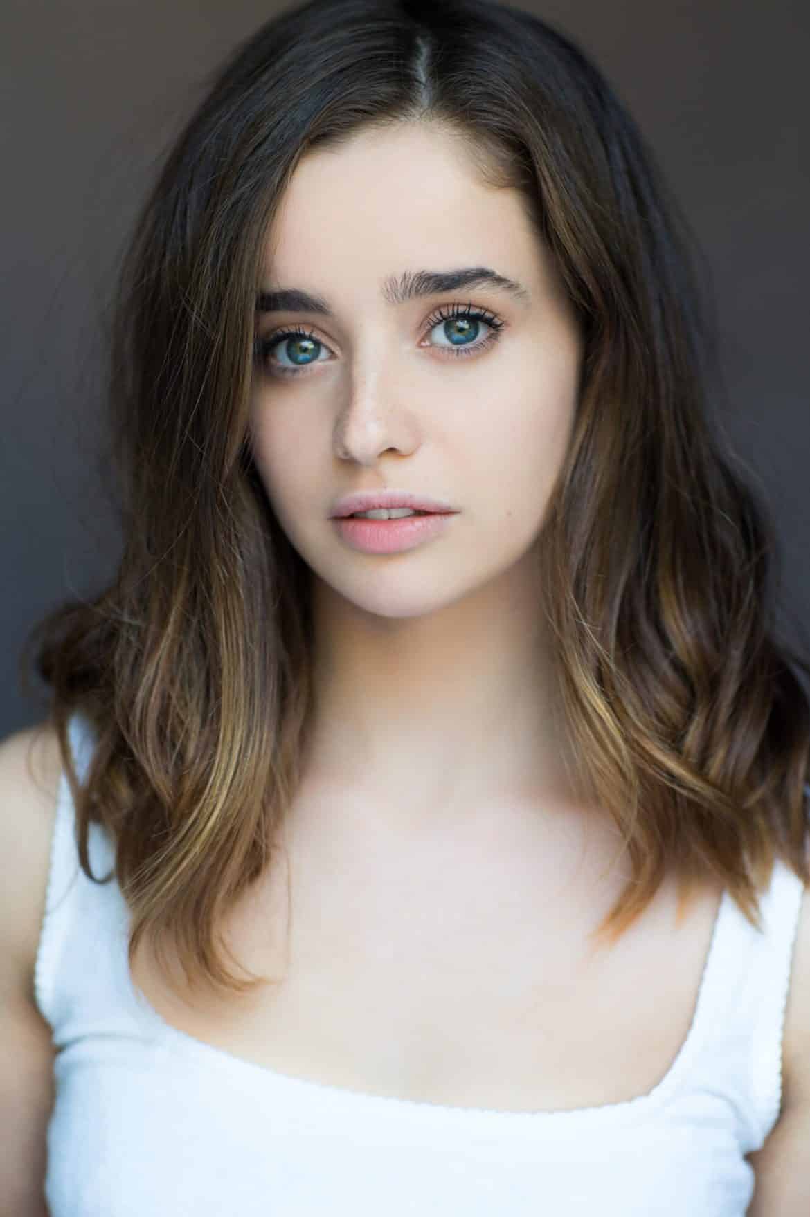 Details About Holly Earl: Relationships, Measurements, Biography
