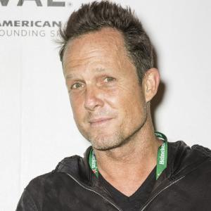 Dean Winters' Net Worth, Partner, Wife, Height, Age - Biography